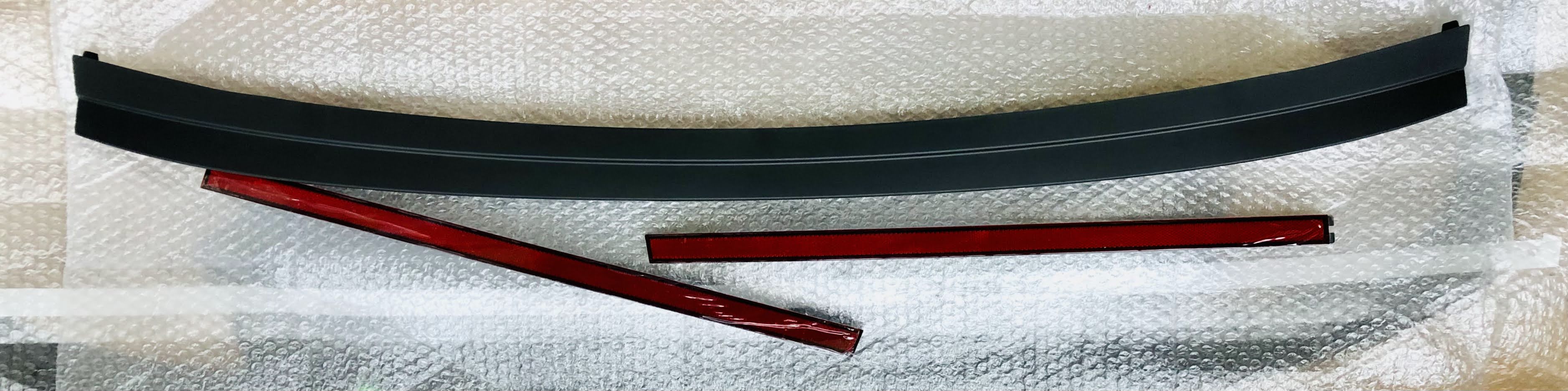 GENUINE Skoda Kodiaq RS FL Trim with Bumper Reflector L + R 565945103A ...